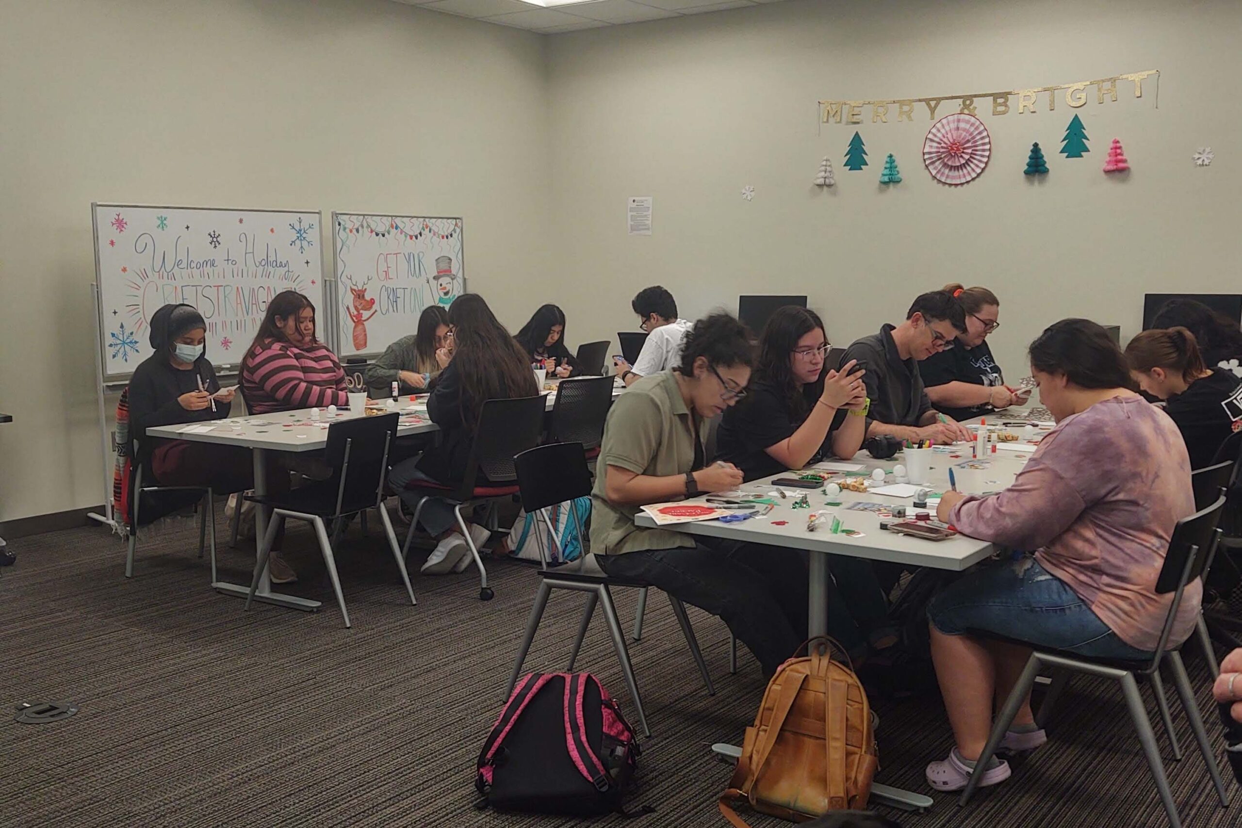 University library to hold Holiday Craftstravaganza | TAMUSA